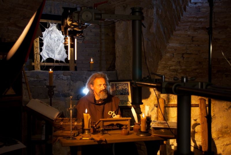 Video shoot: Monk In A Monastery - Simonkr